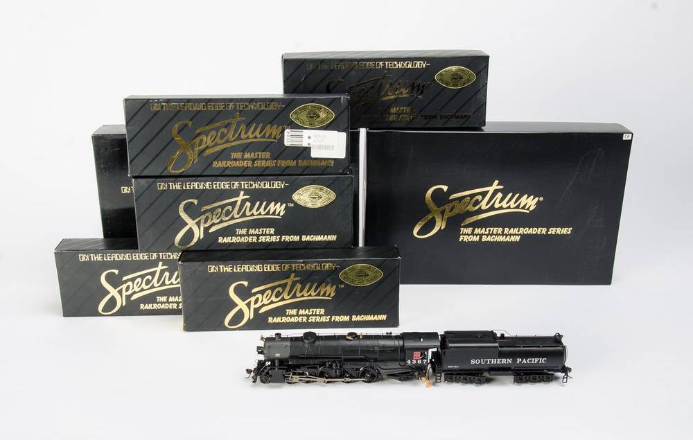 BACHMANN Spectrum Series: USRA Heavy Mountain 4-8-2 Steam Locomotive ...
