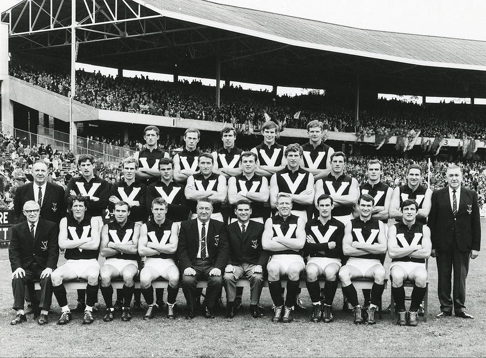 1968 VICTORIAN TEAM, team photograph with title Victoria v South ...