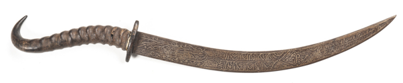 AFRICAN TRIBAL SHORT SWORD: 18½ curved blade with Farsi inscriptions to ...