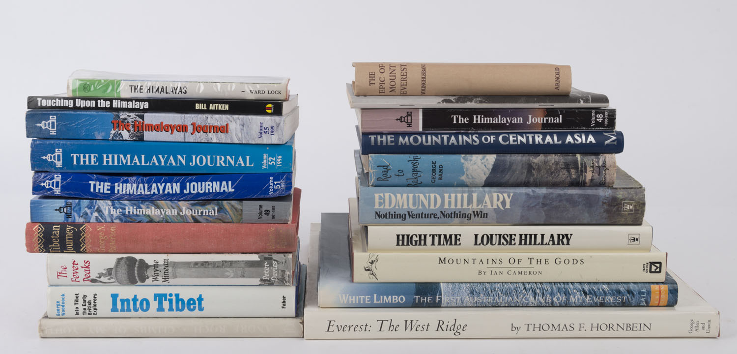 MOUNTAINS & MOUNTAINEERING: A shelf of books including