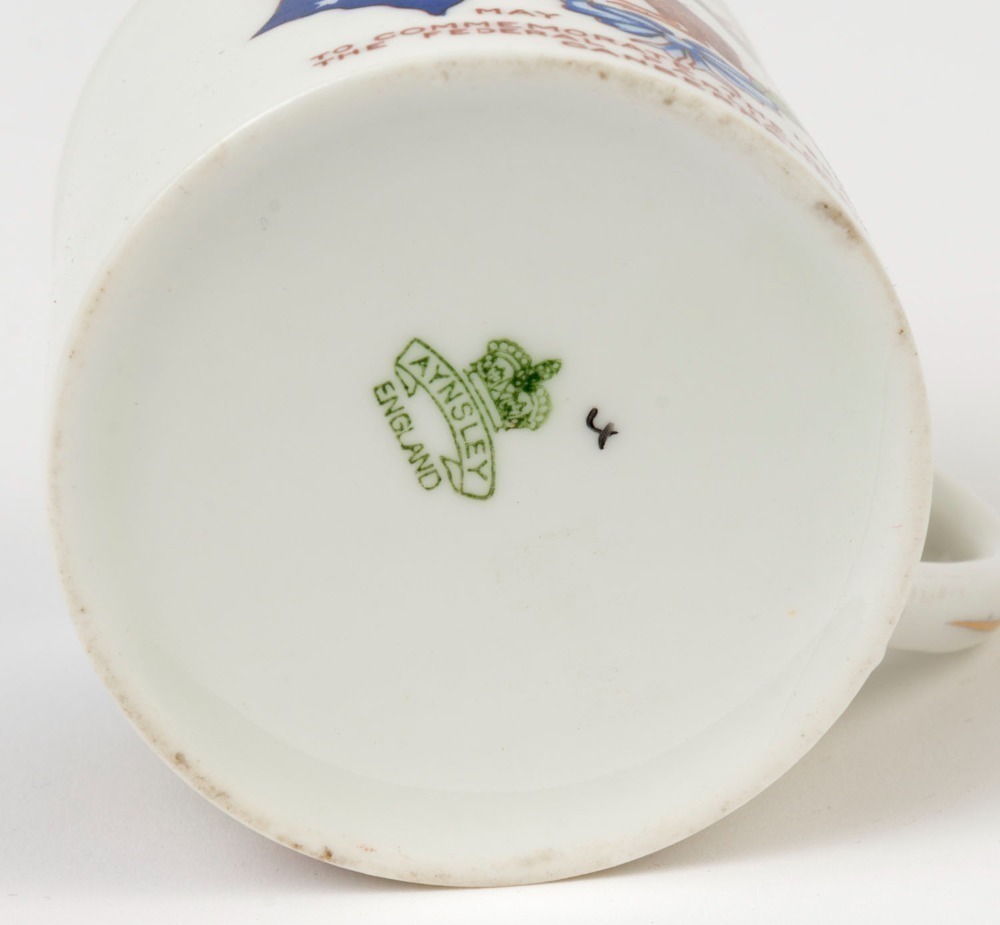 AYNSLEY Commemorative opening of Parliament House porcelain teacup ...