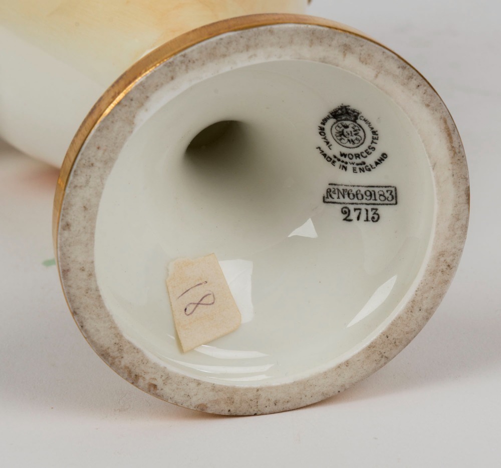 ROYAL WORCESTER English porcelain lidded urn with hand-painted fruit ...