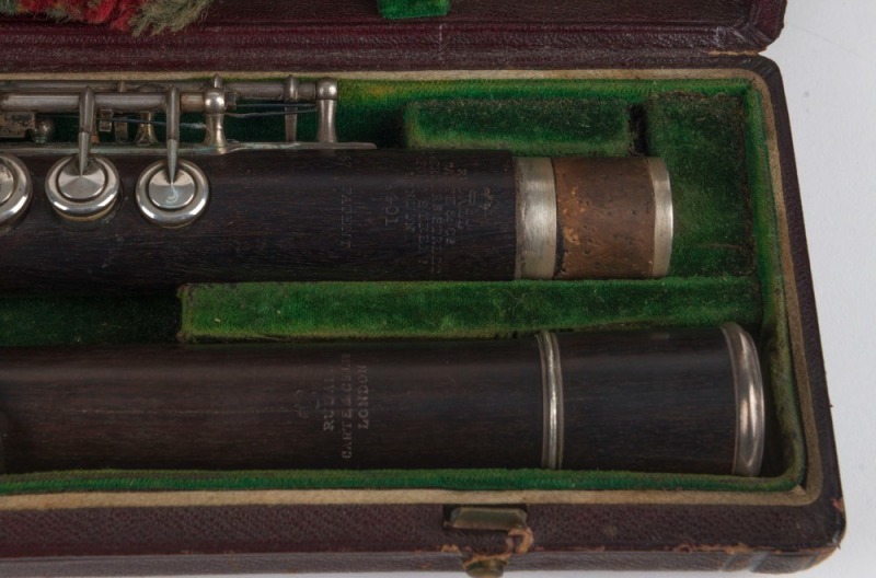 RUDALL CARTER & Co. antique English ebony flute in original plush box ...