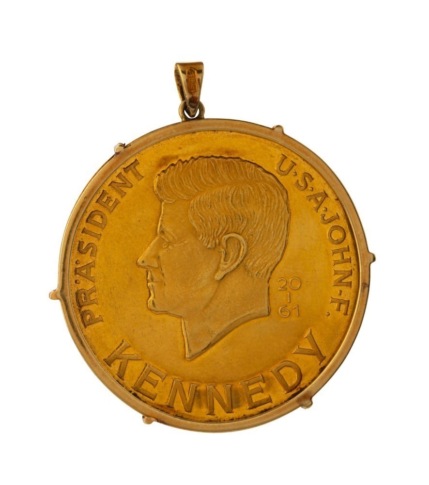 JOHN F. KENNEDY (J.F.K.) PR'A'SIDENT, 20.1.61, IN MEMORIAM, 18ct yellow ...