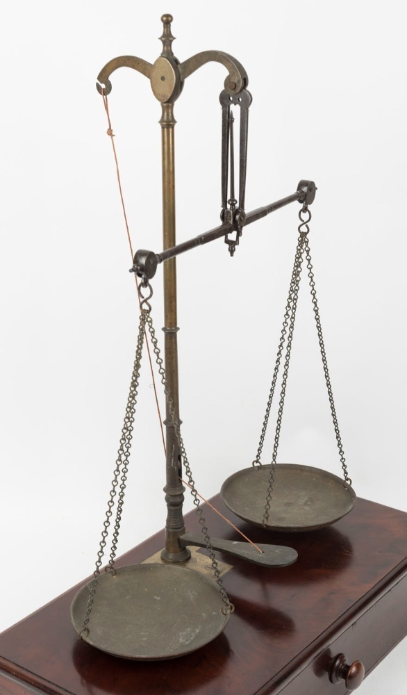 BANKER'S antique gold scales on mahogany base with assorted cup and ...