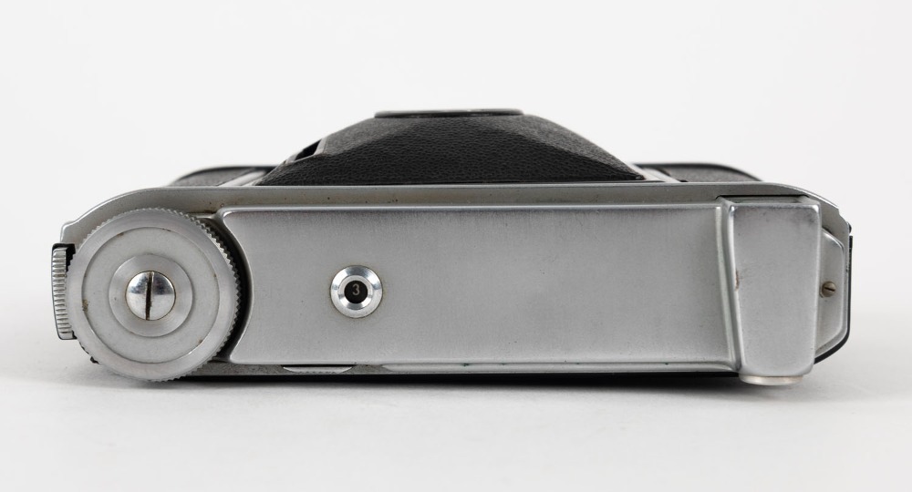 VOIGTLÄNDER: Three 1938 Bessa 66 'Baby Bessa' vertical-folding cameras ...