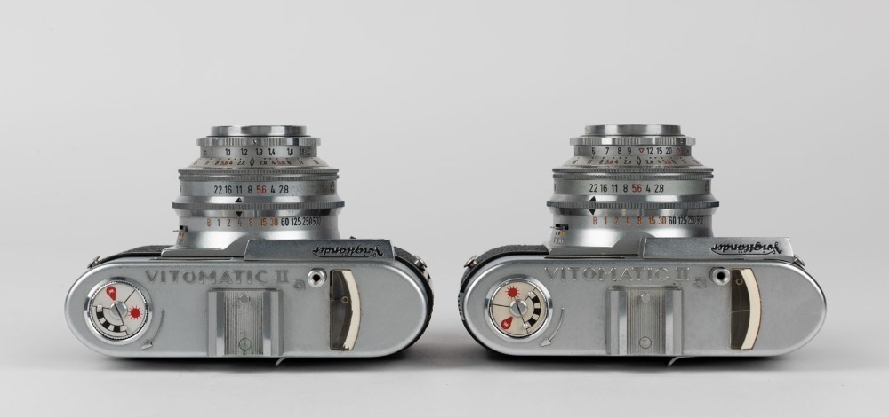 VOIGTLÄNDER: Two 1960 Vitomatic IIa rangefinder cameras with Color-Skopar 50mm f2.8 lenses ...