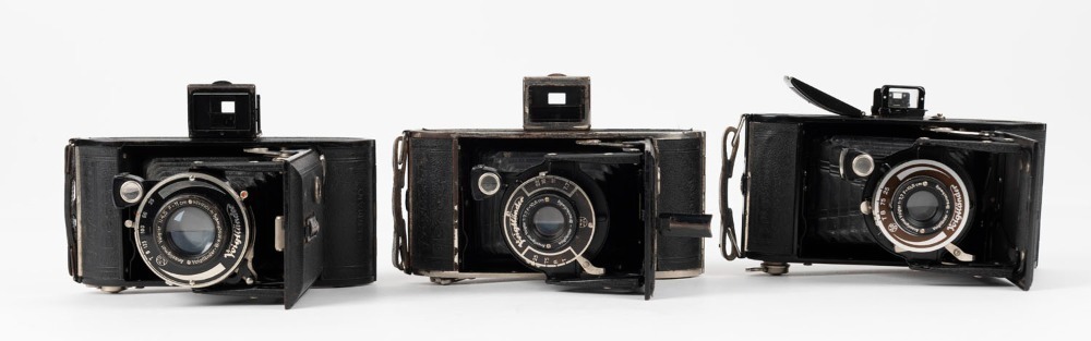 VOIGTLÄNDER: Three 1937 Bessa vertical-folding cameras, each fitted ...