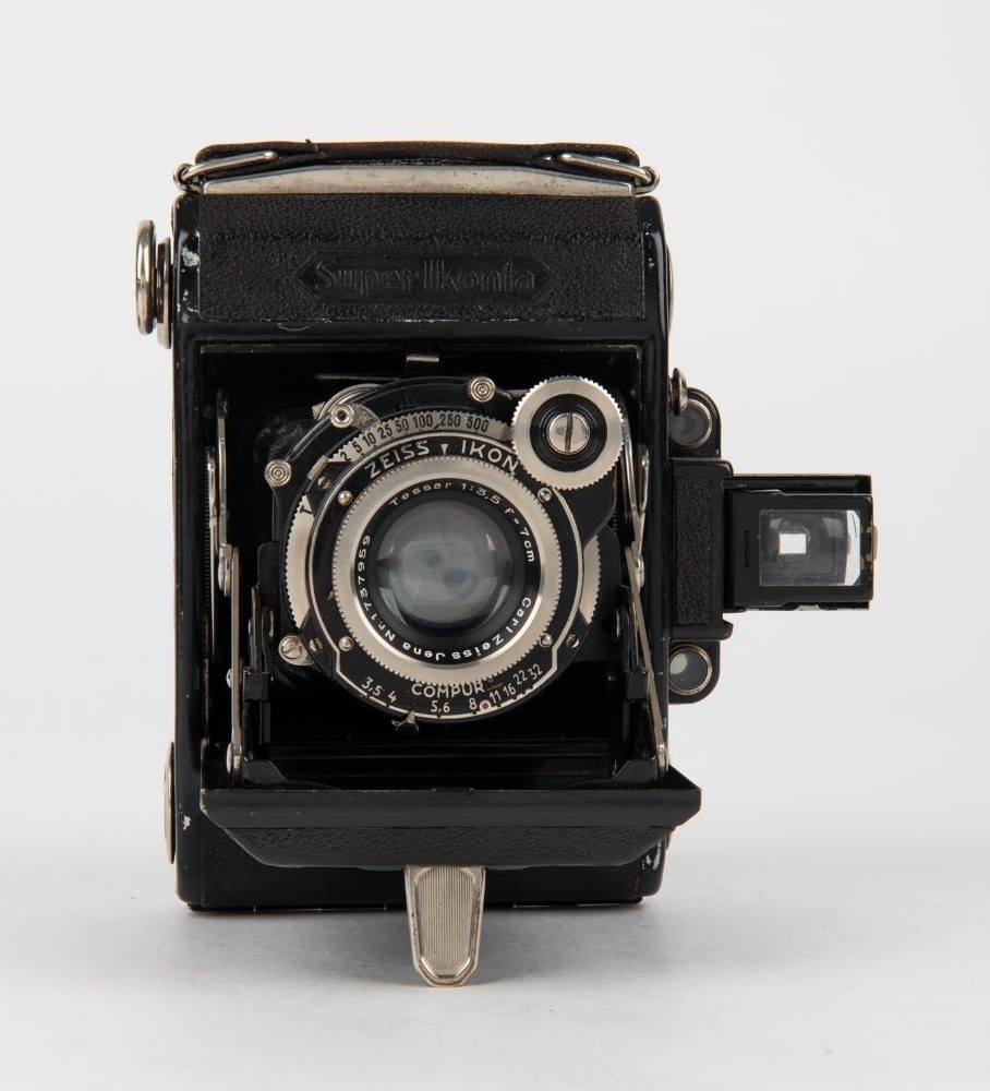 ZEISS IKON: Super Ikonta 530A vertical-folding camera, circa 1936, with ...