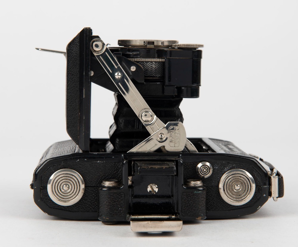 ZEISS IKON: Super Ikonta 530A vertical-folding camera, circa 1936, with ...