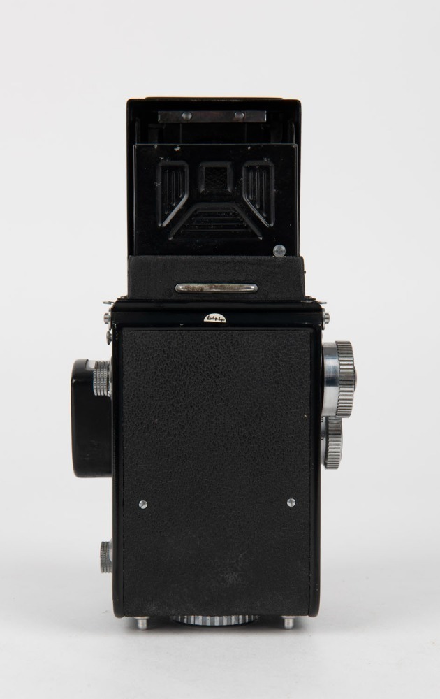YASHICA: Yashicaflex S TLR camera [#67 232], circa 1954, with Heliotar ...