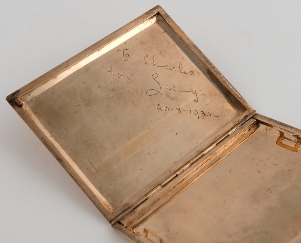 A vintage 9ct gold cigarette case with engine turned engraved finish ...