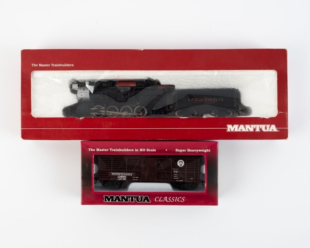 MANTUA: HO scale 322-21 Camelback locomotive and tender, together with ...