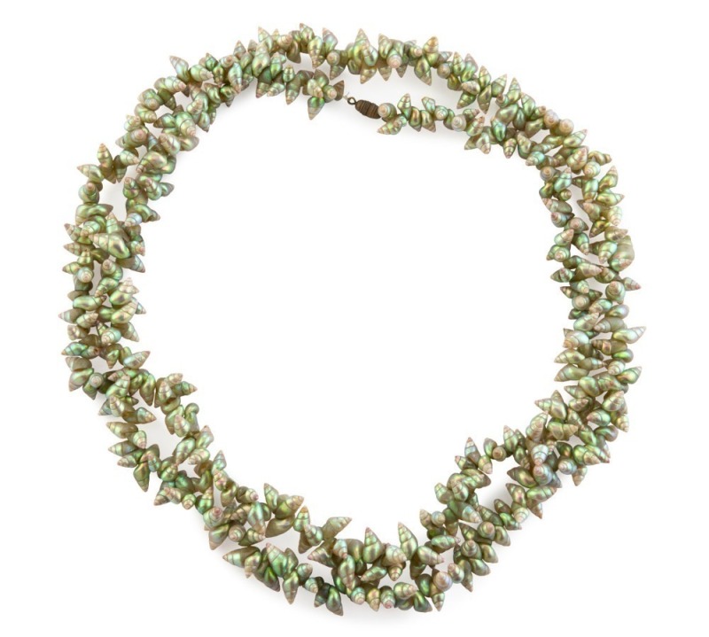 A vintage green maireener (mariner) shell bead necklace, 100cm long