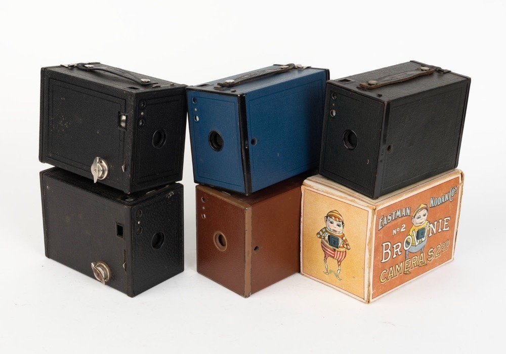 KODAK: Six different c. 1910s No. 2 Brownie box cameras - one black ...