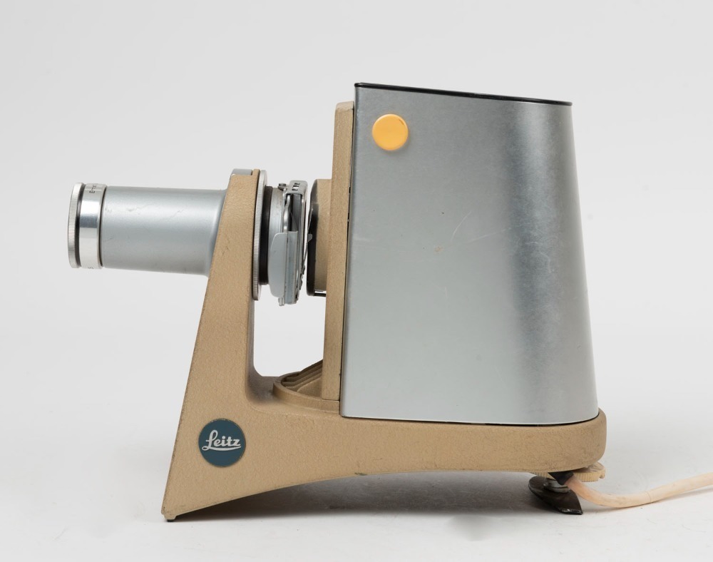 LEITZ: Circa 1950s slide projector, in chrome and tan, with Hektor 85mm ...