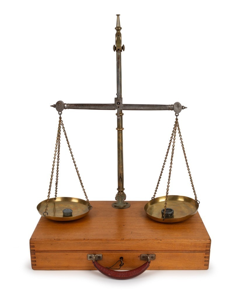 INSPECTOR’S PORTABLE 7 LB BALANCE SCALES in original fitted timber case ...