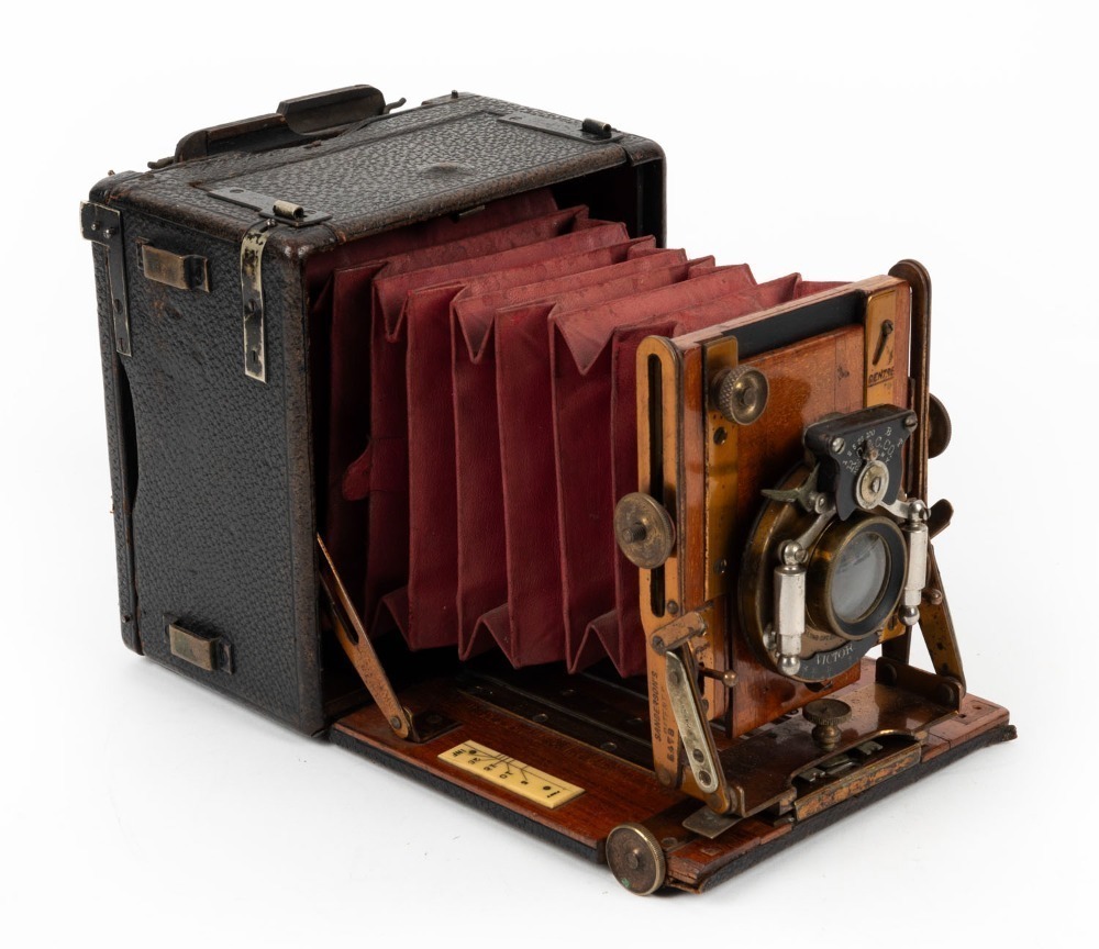 ROCHESTER OPTICAL: 3¼ x 4¼ plate Premo-type folding camera, c. 1900s ...