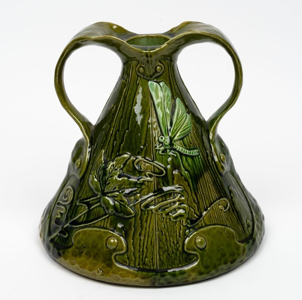 BRETBY English Art Nouveau green pottery vase adorned with insects and ...