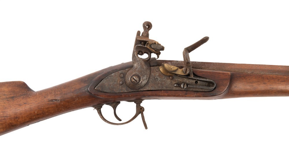 An antique flint lock Kentucky rifle with octagonal barrel, barn find ...